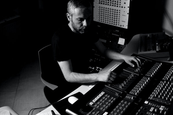 How much does a music producer ACTUALLY make? | Music producer salary ...